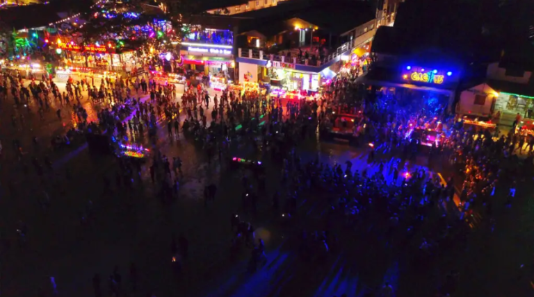 25 Full Moon Party Outfit Ideas For Men & Women (2025 Guide)